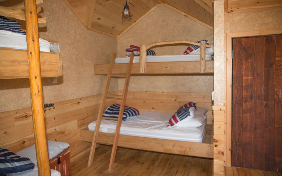 Ben’s Hideaway – Branson Treehouse Adventures